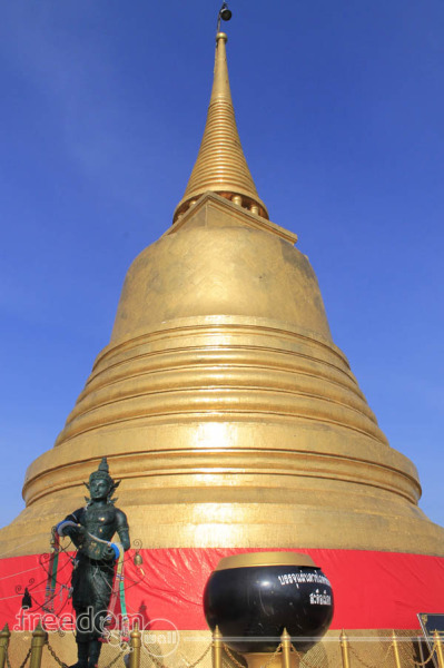 A Morning Hike to the Golden Mount (Wat Saket) - Freedom Wall