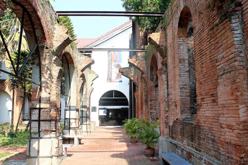 Rizal Shrine (Museo Ni Rizal) at Fort Santiago, Intramuros | Freedom Wall