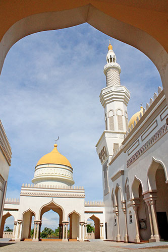 A Visit to the Grand Mosque of Cotabato | Freedom Wall